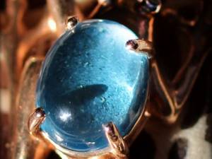 Carbuncle gemstone: what it looks like, photo, properties, colors, price