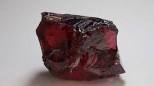 Carbuncle gemstone: what it looks like, photo, properties, colors, price