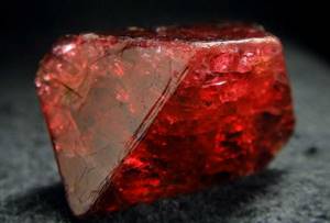 Carbuncle gemstone: what it looks like, photo, properties, colors, price