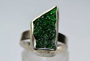 Uvarovite stone: properties, who it is suitable for according to their ...